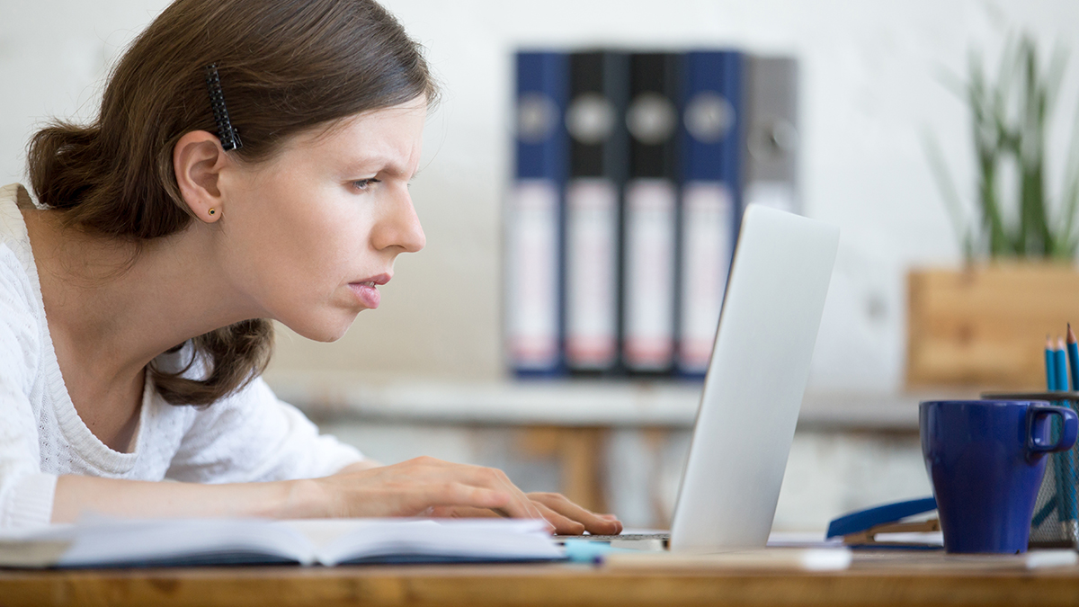 3 easy checks to detect glare in your workspace - LightCorp